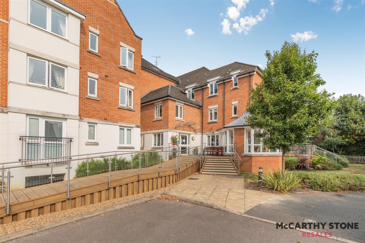 25 Crayshaw Court, Abbotsmead Place, Caversham, Reading | McCarthy and ...
