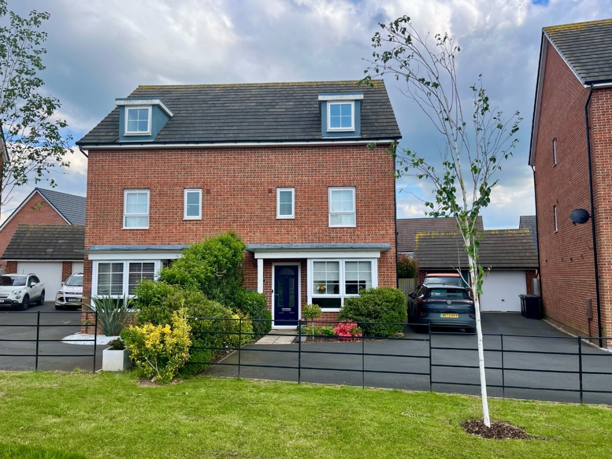 Topiary Road, St James’ Gate, Weddington, Nuneaton, CV10 0FT - Alan ...