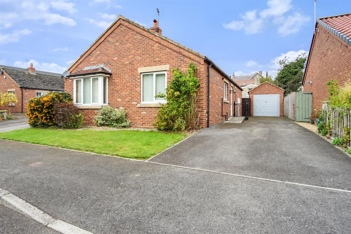 Piper Hill Close, Barton, Richmond | Carvers