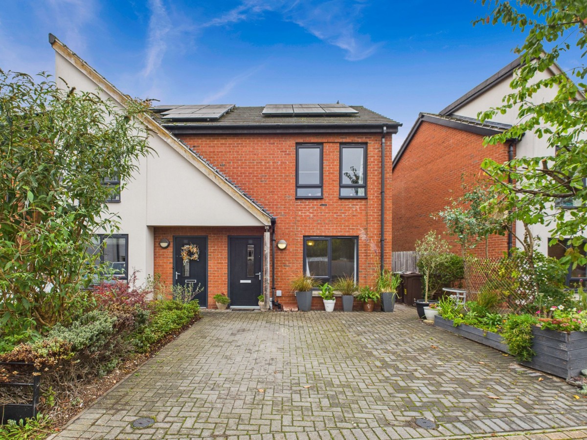 Albert Road, Alexandra Park, Nottingham | David James