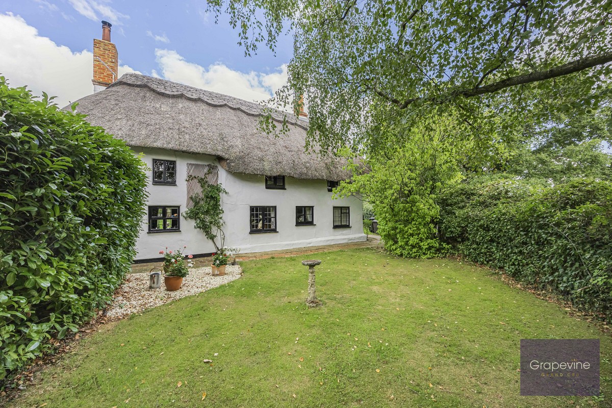 Poplar Lane, Hurst, RG10 | Grapevine Estate Agents