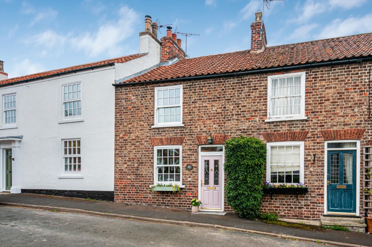 Mrs Crackers Cottage, 31 The Green, Lund, Driffield | Hunters Estate ...