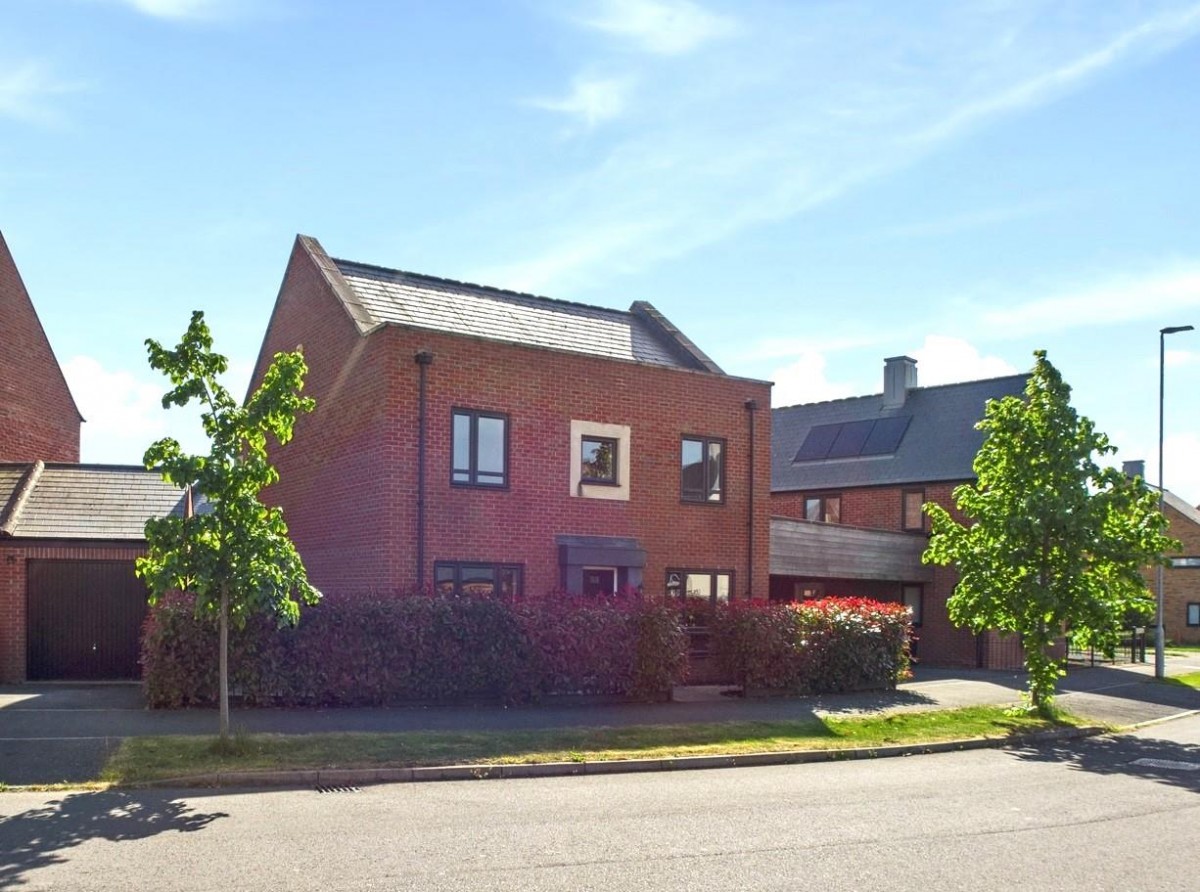 Sapphire Road, Bishops Cleeve, Cheltenham | Hunters Estate Agents ...