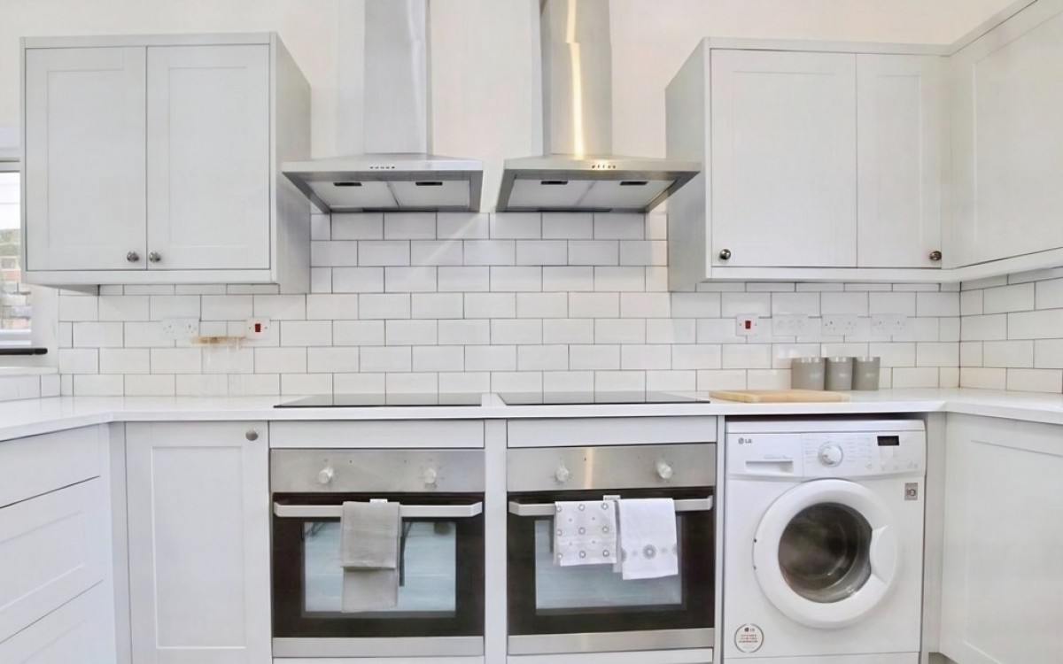 8 bedrooms House to rent in Oxford Street | Martin & Co