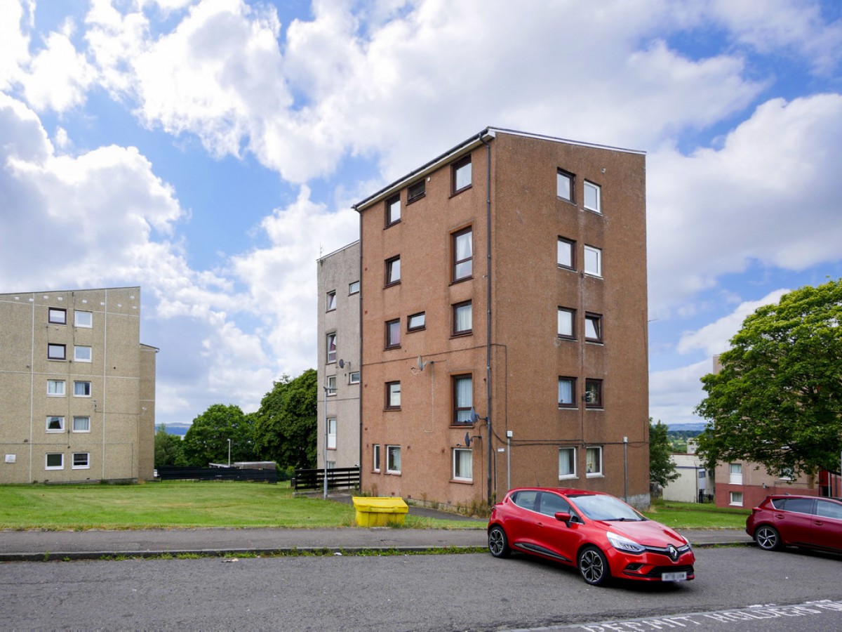 2 bedrooms Flat for sale in 22 Spey Drive Dundee DD2 4AQ | Martin & Co