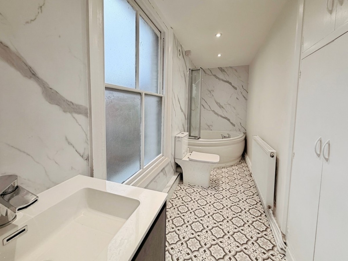 5 bedrooms House to rent in Apiary Gate, Castle Donington | Martin & Co