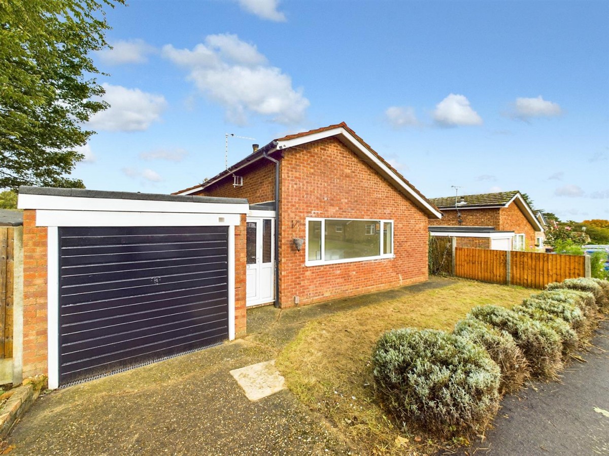 3 bedrooms Bungalow to rent in Clematis Close, Branston, Lincoln ...