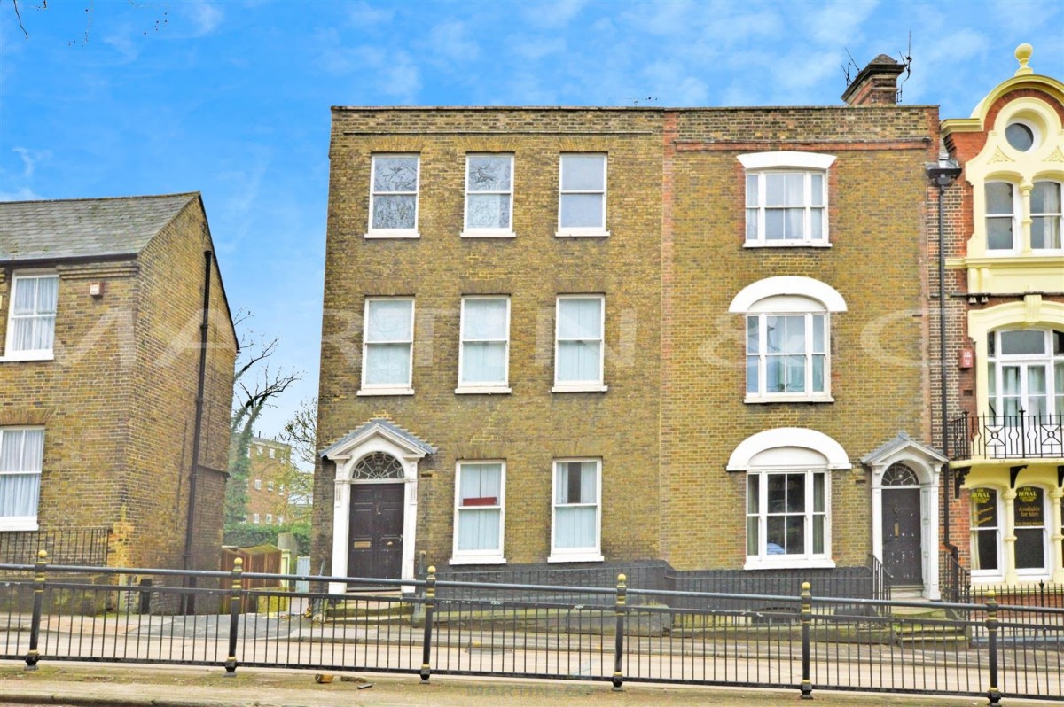 1 bedroom Flat to rent in Star Hill, Rochester | Martin & Co