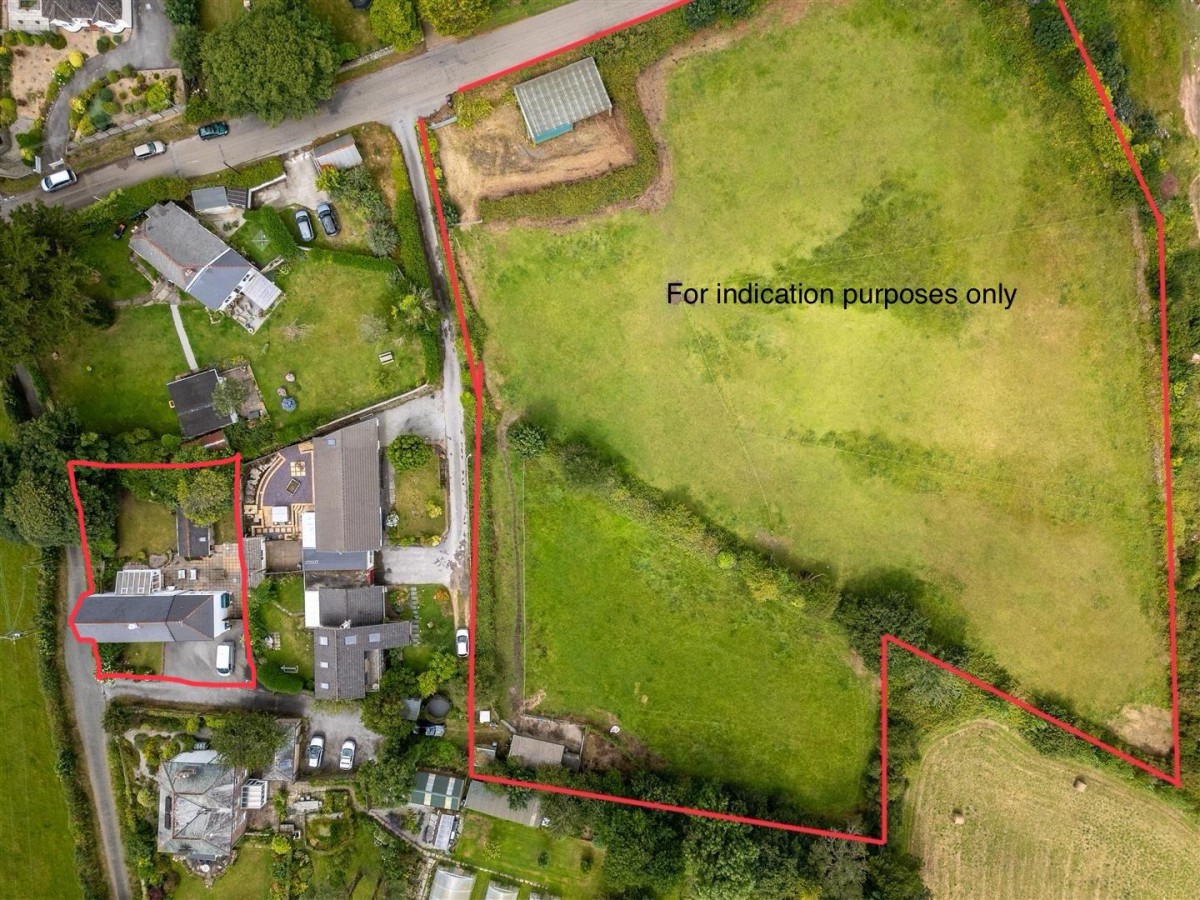 Detached Property with 2.6 Acres of Land, Stables, Piggery & Hay Store ...