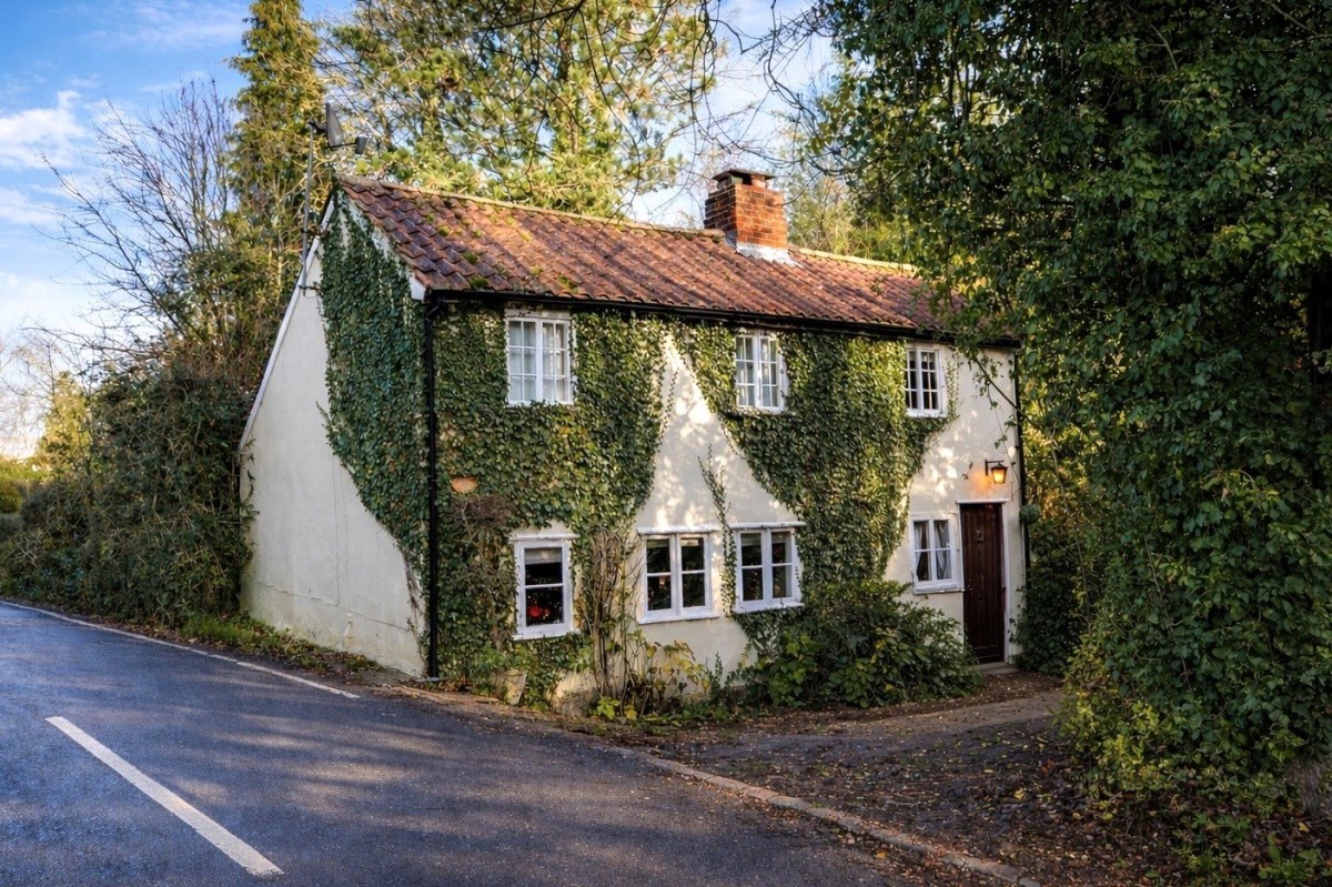 3 bedrooms House for sale in Hempstead, Nr Saffron Walden, Essex | Mullucks