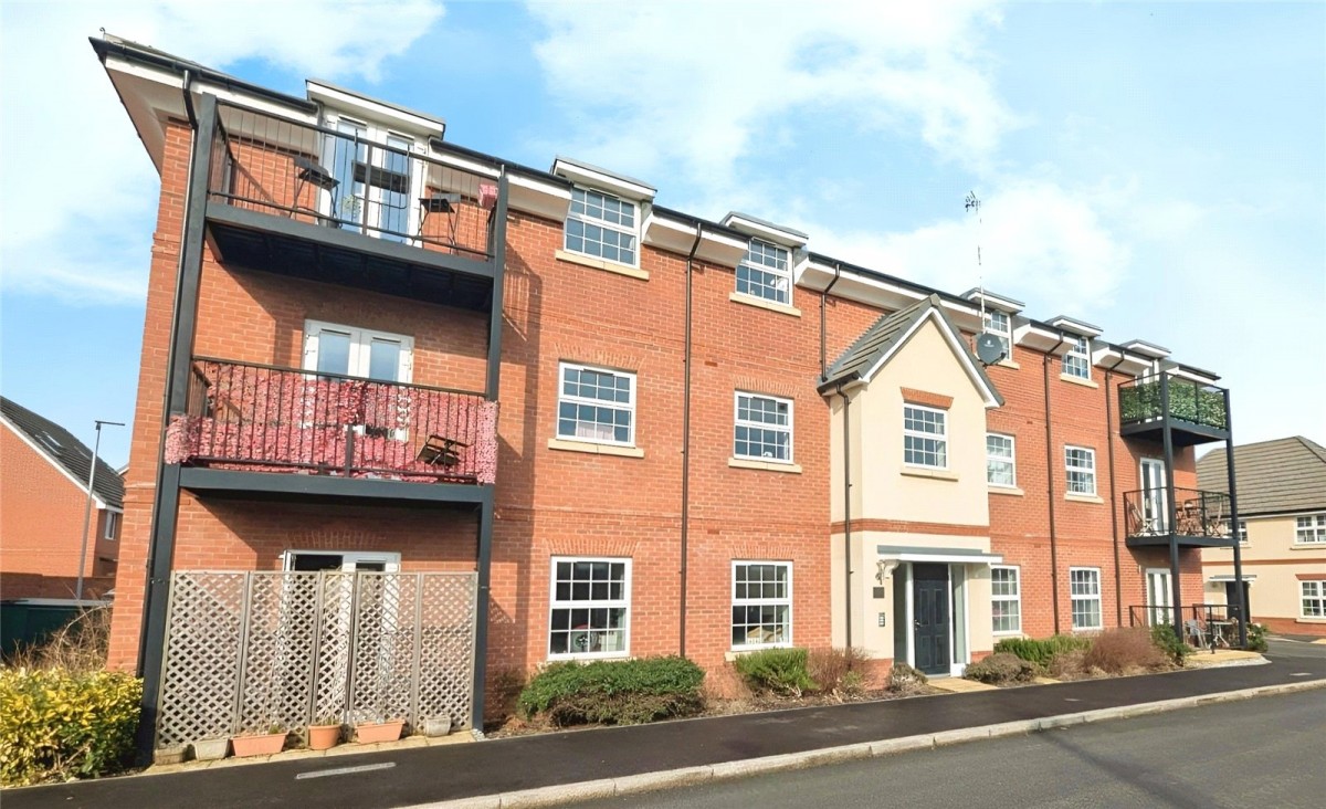 2 bedrooms Flat for Sale in Three Mile Cross, Reading, Berkshire | Parkers
