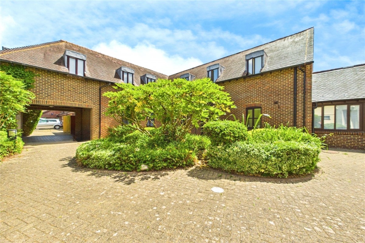 1 bedroom Flat for Sale in Three Mile Cross, Reading, Berkshire | Parkers