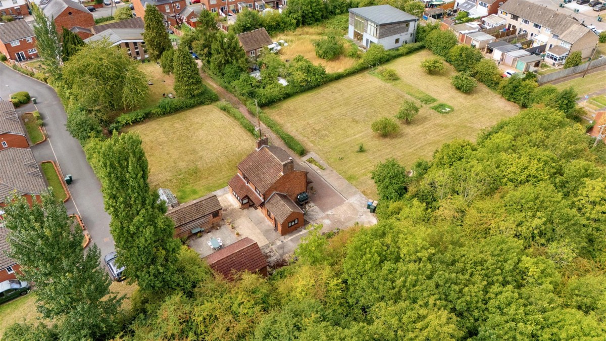 4 Bed Smallholding For Sale With Outbuildings & 0.75 Acre of Grounds in ...