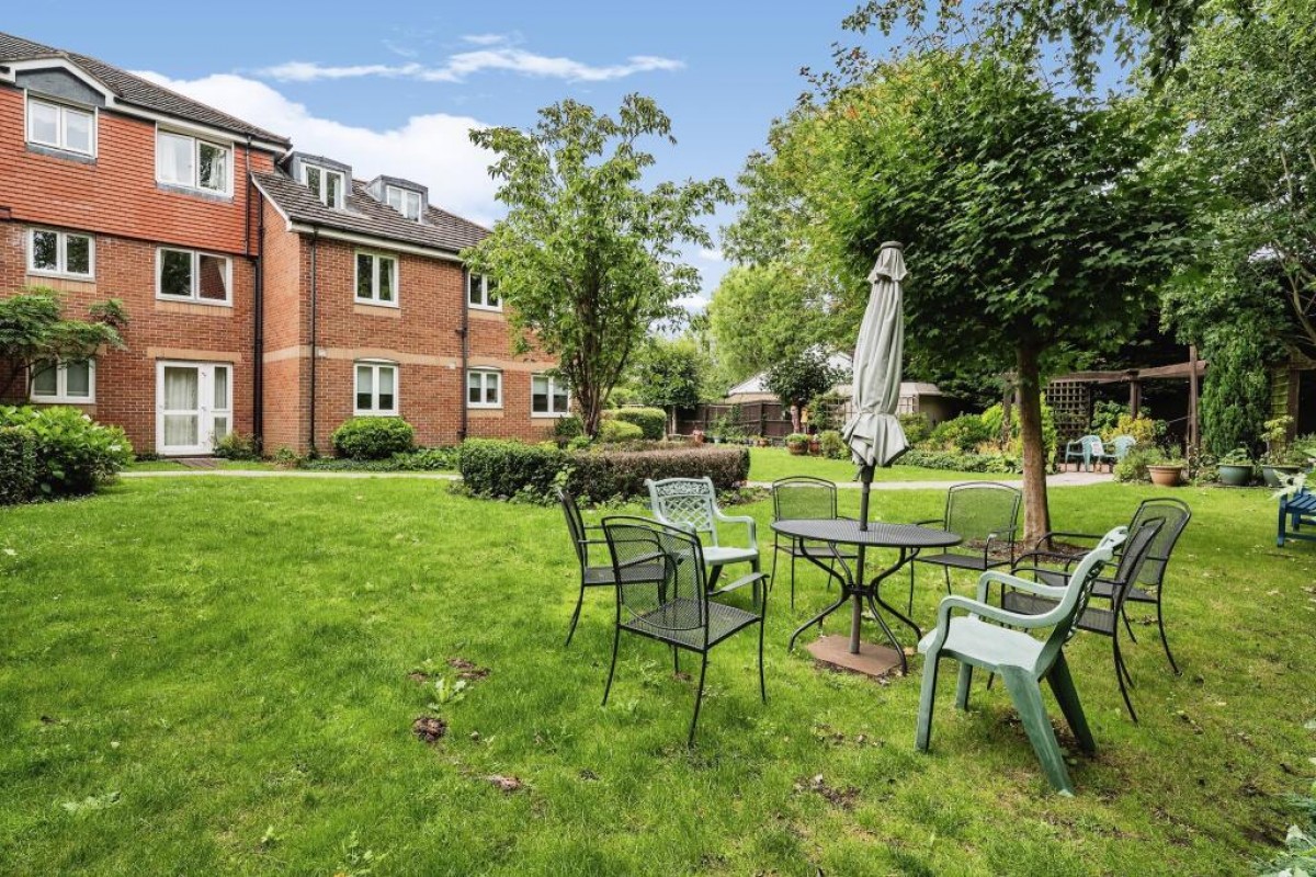 22 Hudsons Court, Darkes Lane, Potters Bar, EN6 1DH | UK Retirement Rentals