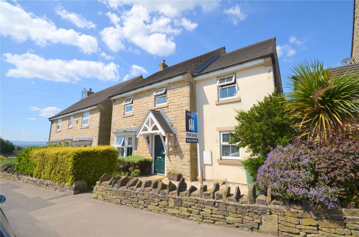4 bedrooms House for Sale in Liversedge, West Yorkshire | Whitegates